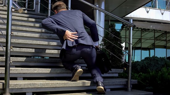 Lumbale skiveprolaps - hvilken kirurgisk intervensjon er best? - NHI.no