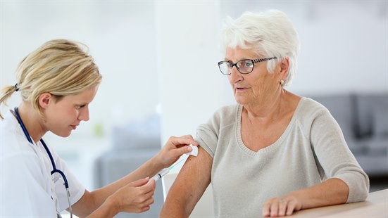 Den oppdaterte covid-vaksinen gir god immunrespons - NHI.no